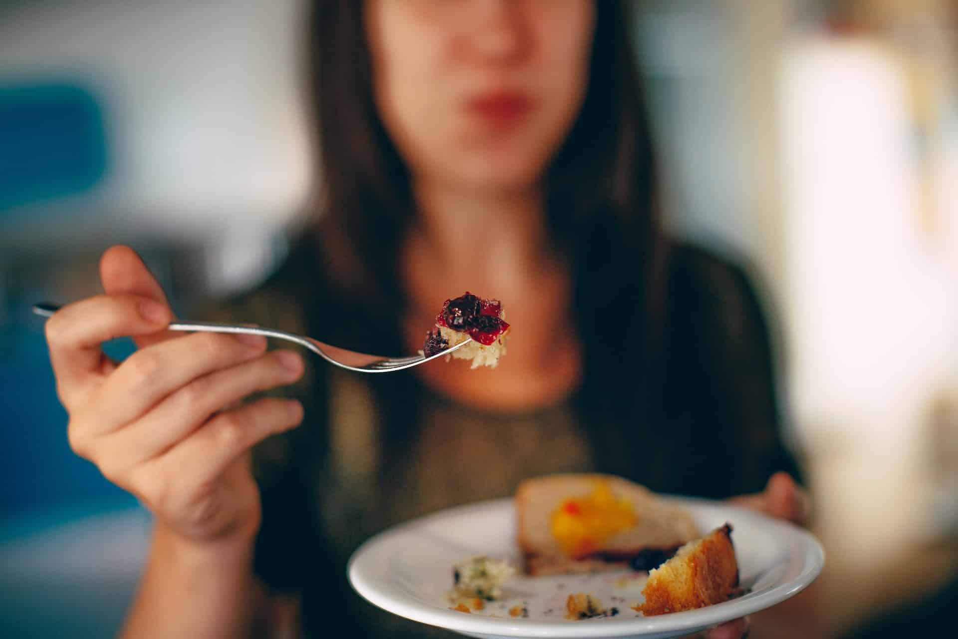 6 Signs You Have an Unhealthy Relationship With Food (And How to Change it)